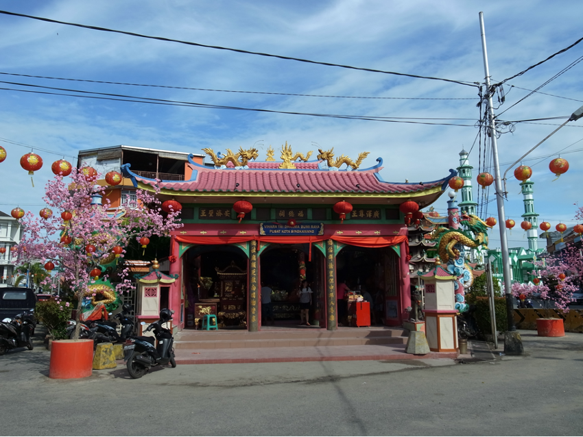 シンカワンのローカルな精霊は「異民族」風 - 日本華僑華人学会